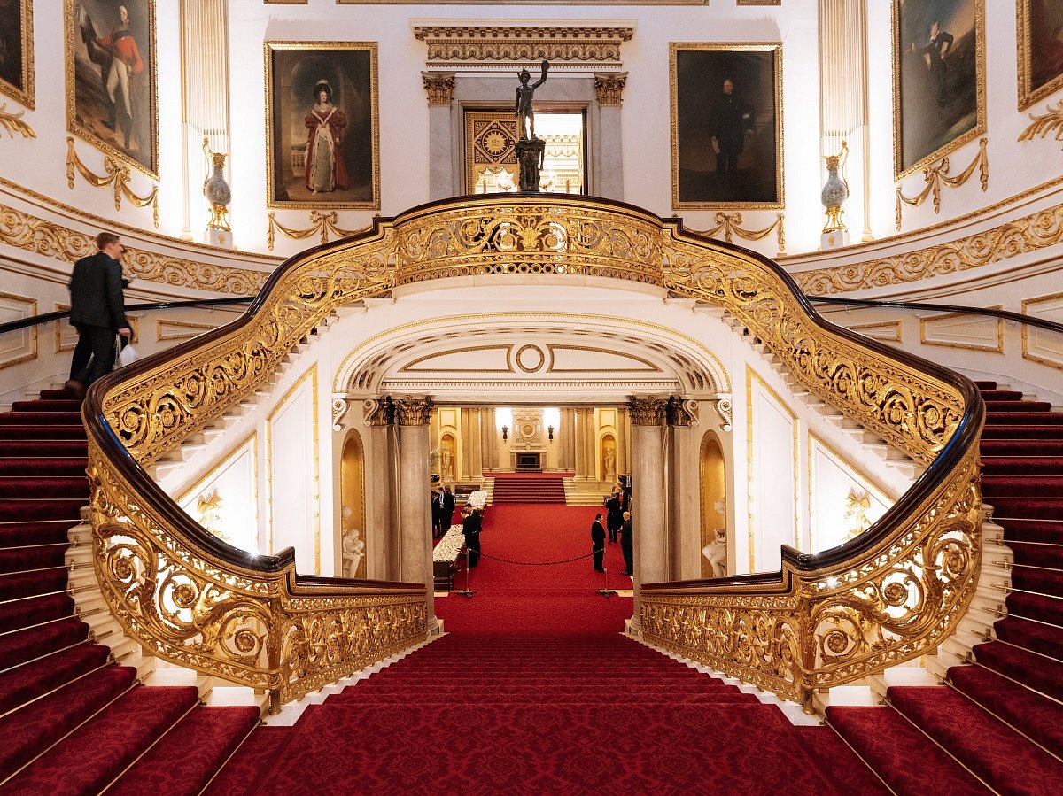 5 filming locations from The Crown where you can actually stay: Here’s ...