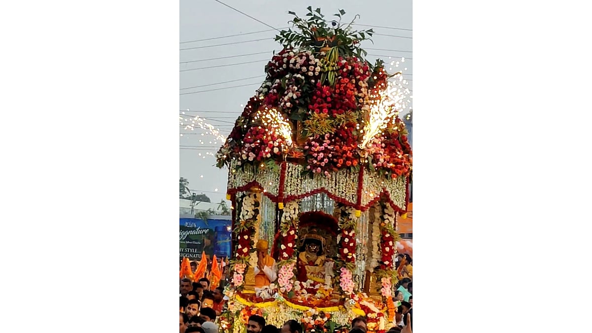 Ranjeet Ashtami: Thousands of people welcome Lord Hanuman during Prabhat pheri in Indore
