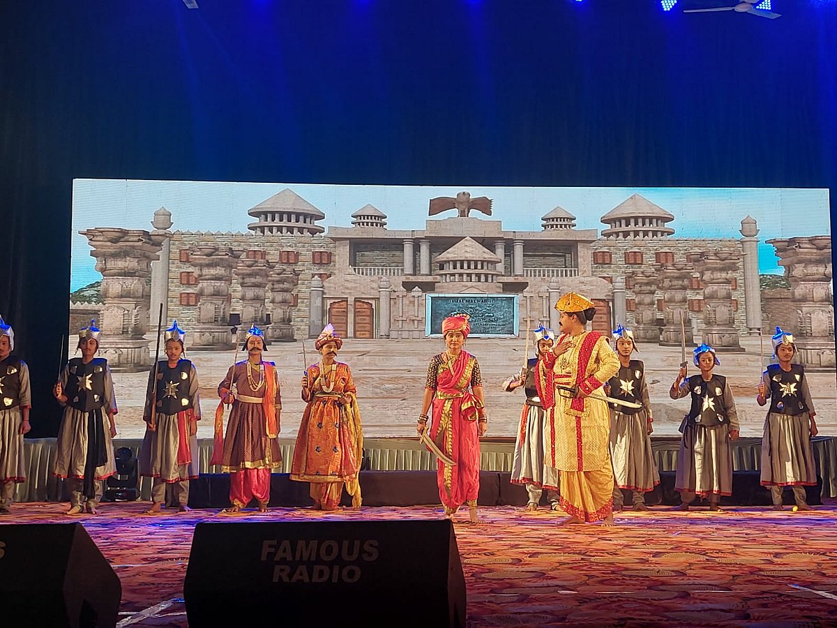 Ujjain: School children stage colourful programmes during ‘Anugunj-2022’