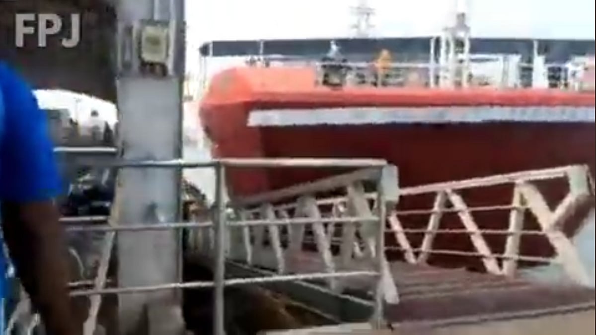 VIDEO: RoRo boat crashes into Mandwa jetty, part of jetty closed