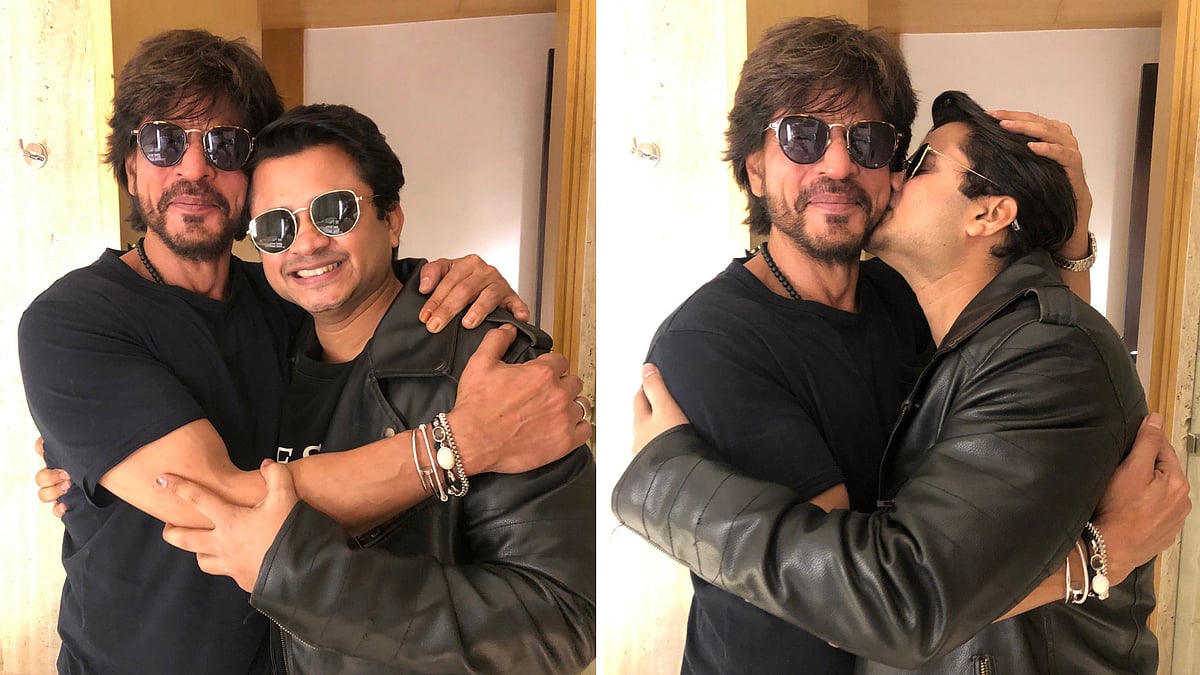 Shah Rukh Khan fulfills fan's wish, meets him at 2 am; photos go viral