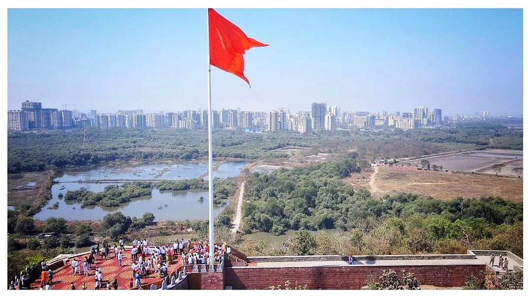 Thane: 105-feet-tall saffron flag hoisted at Ghodbunder Fort on ...