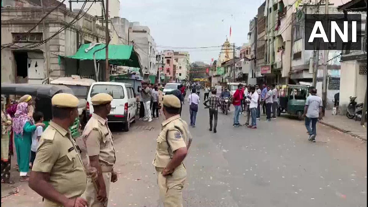 Watch: Violent communal clashes erupt in Vadodara during Ram Navami ...