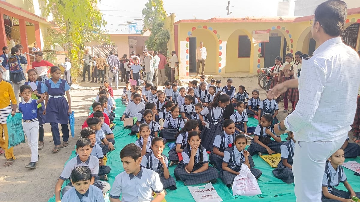 MP Board Exams: Class 5 and 8 students forced to write exams sitting on ...