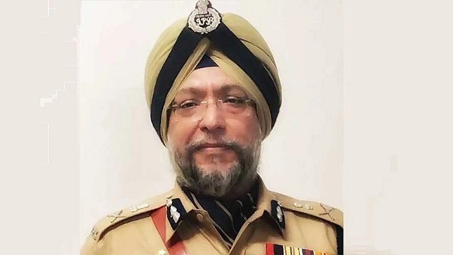 Thane NCP leader accuses Commissioner of filing false cases, compares ...
