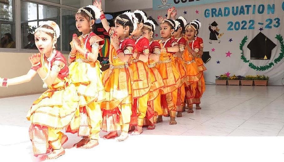 Madhya Pradesh: Graduation ceremony for UKG students held at Mhow school