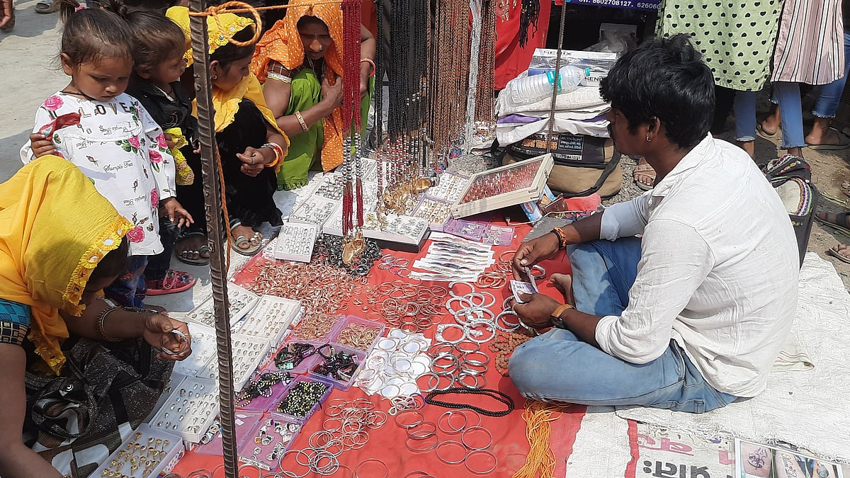 Madhya Pradesh: Lukewarm response to Bhagoria Haat in Meghnagar ...