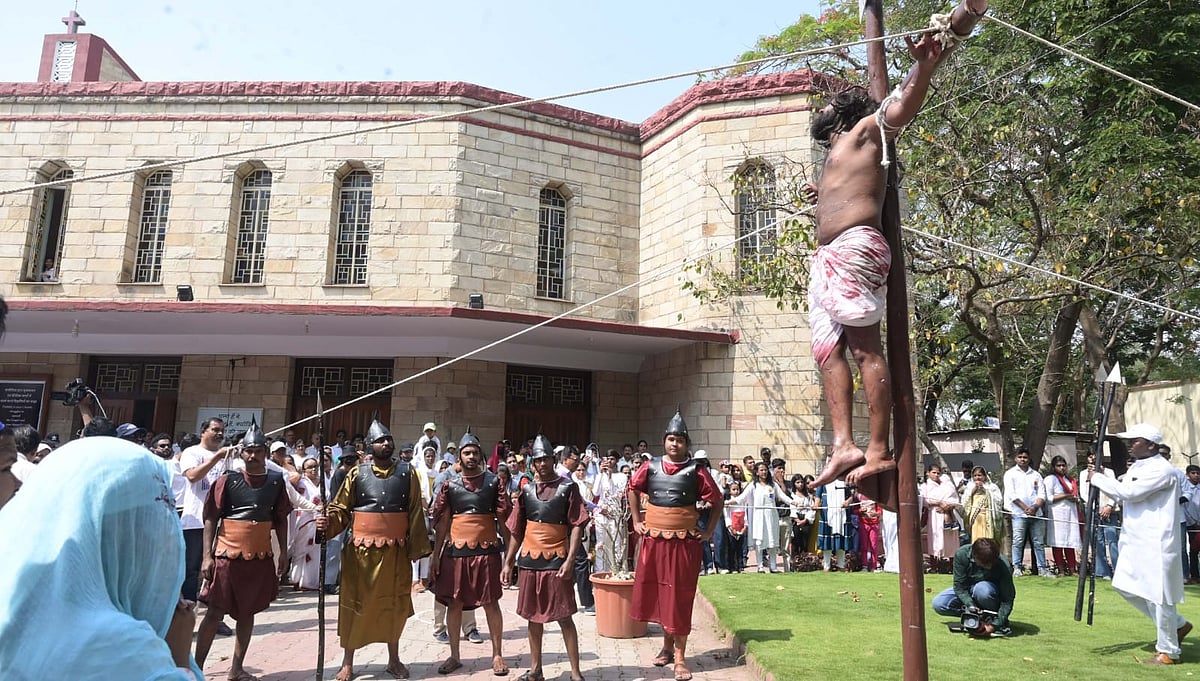 Indore: Catholics takes out Jesus' crucifixion procession to observe ...