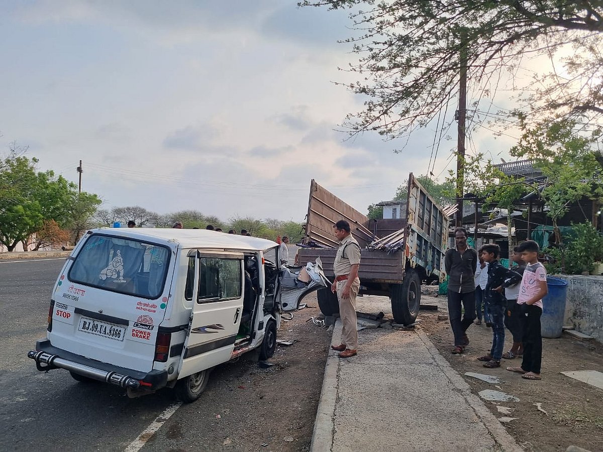 Madhya Pradesh: Pall of gloom descends on Devari Khawasa as 3 pyres lit ...