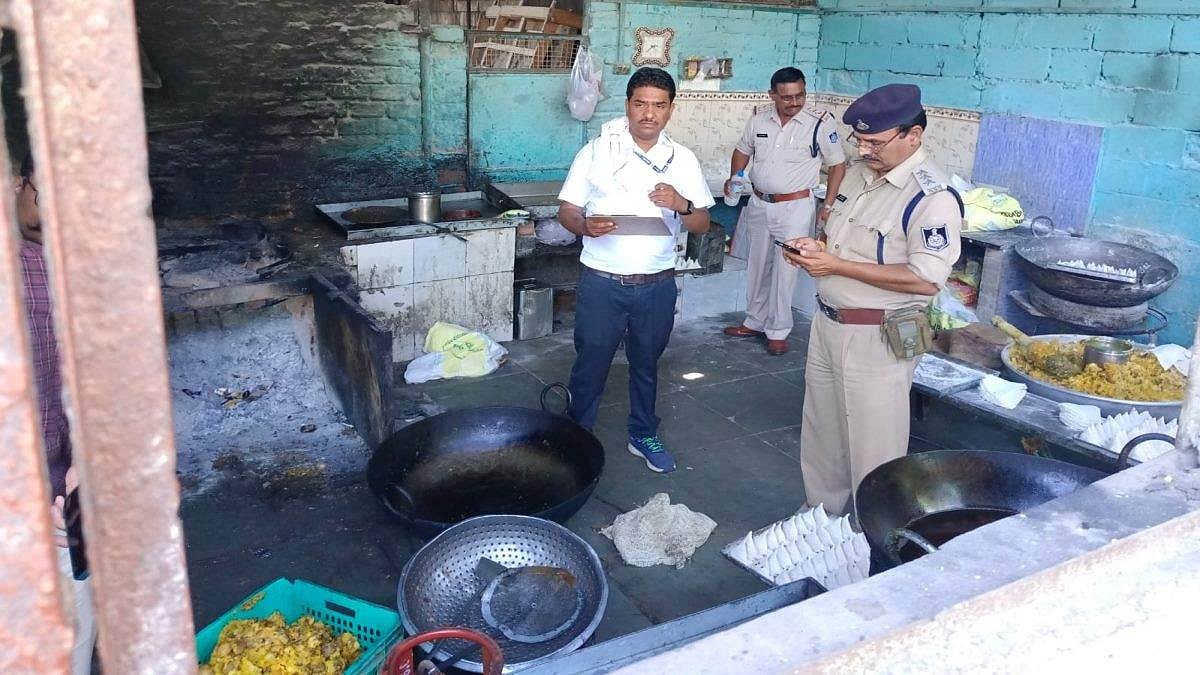 Bhopal: Bajaria samosa shop sealed after dough found covered in fungus ...