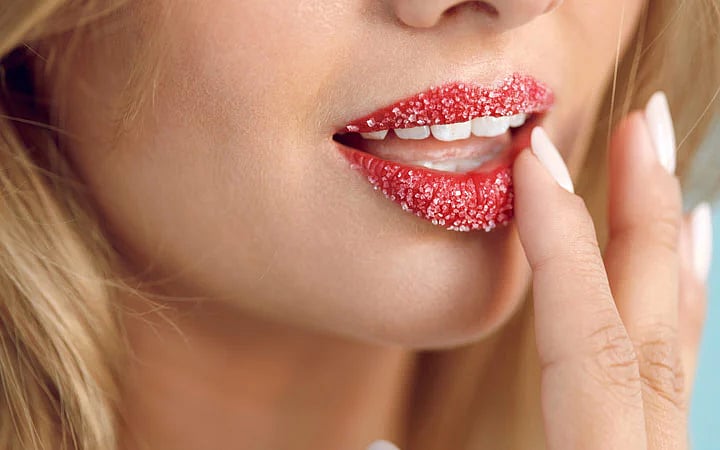 4 common mistakes that make your lips dry and damaged