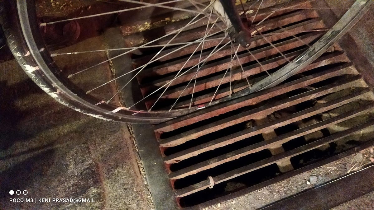 Mumbai: Cyclists share pictures of tyres getting stuck in narrowed gap ...