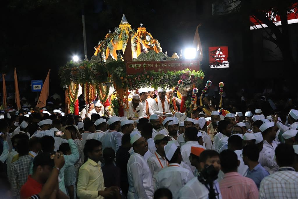 Pune: Palkhis of Sant Dnyaneshwar Maharaj and Sant Tukaram Maharaj ...