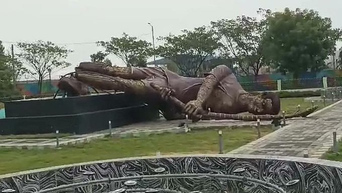 40-Feet-Tall Hockey Player's Statue Collapses in Odisha's Rourkela