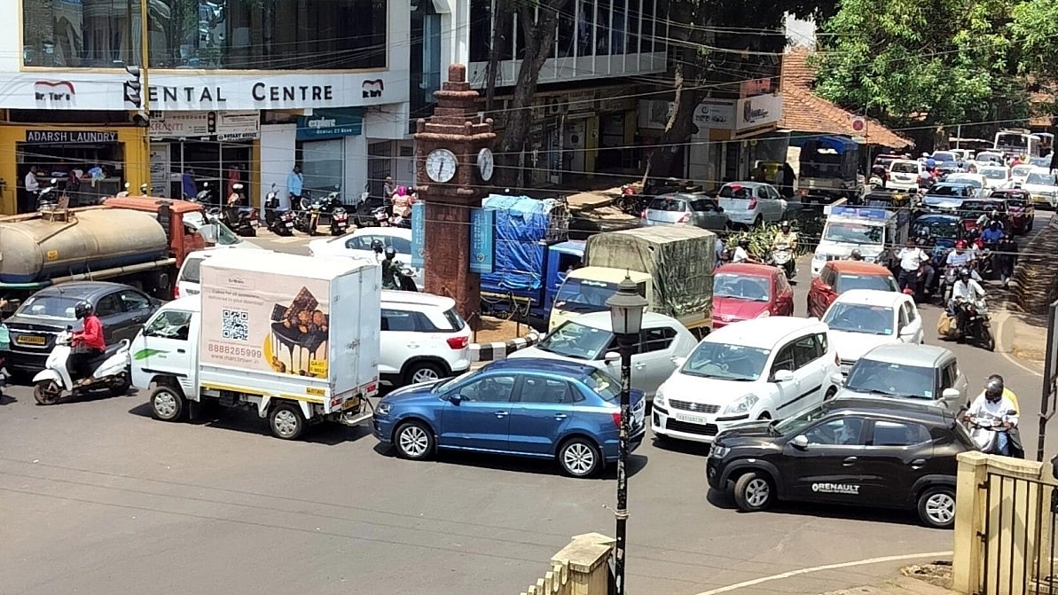 Goa: Traffic Chaos Returns At Mapusa Court Junction As Schools Reopen