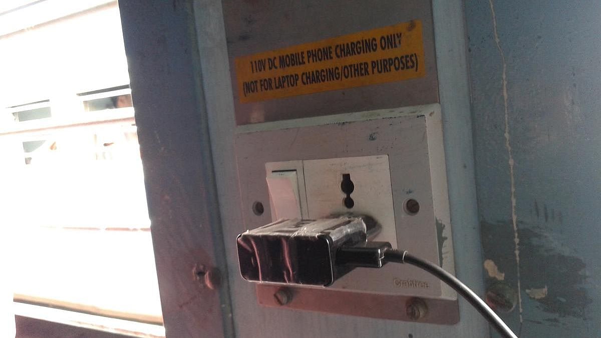 WATCH: Woman Uses High-Power Hair Straightener in Delhi Metro Charging ...