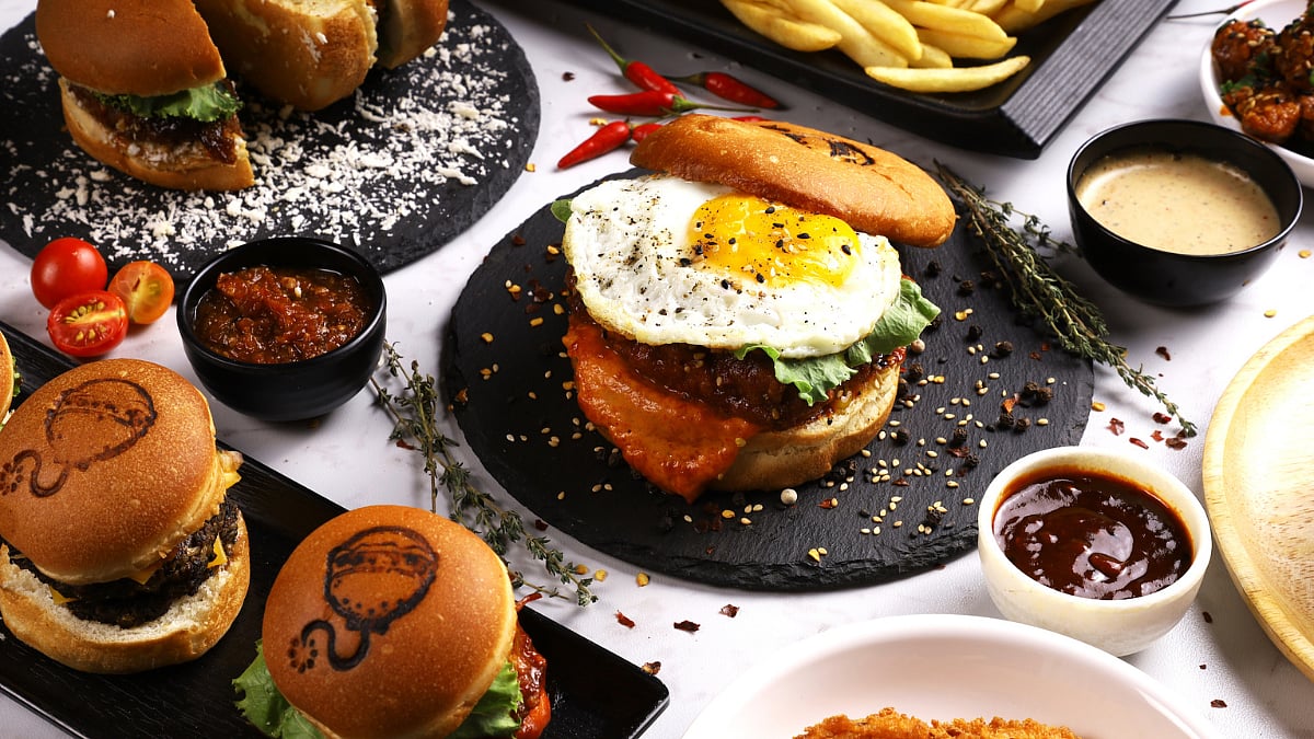 Mumbai: 5 Places That Are Offering Delicious Monsoon Menu