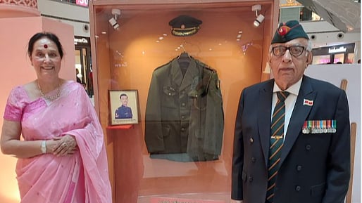 Kargil Vijay Diwas 2023: Captain Vijayant Thapar's Parents Pose With ...