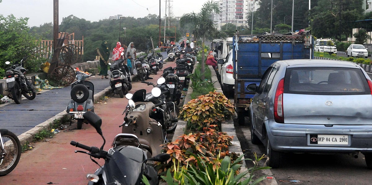 Bhopal: Purpose Defeated, Car Dealers Encroach Service Lane, Cycle ...