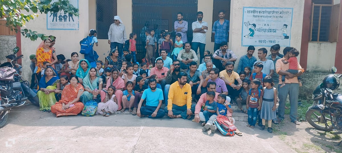 MP: Dog & Snake Attacks On Kids Fuel Parents’ Protest Outside CM Rise ...