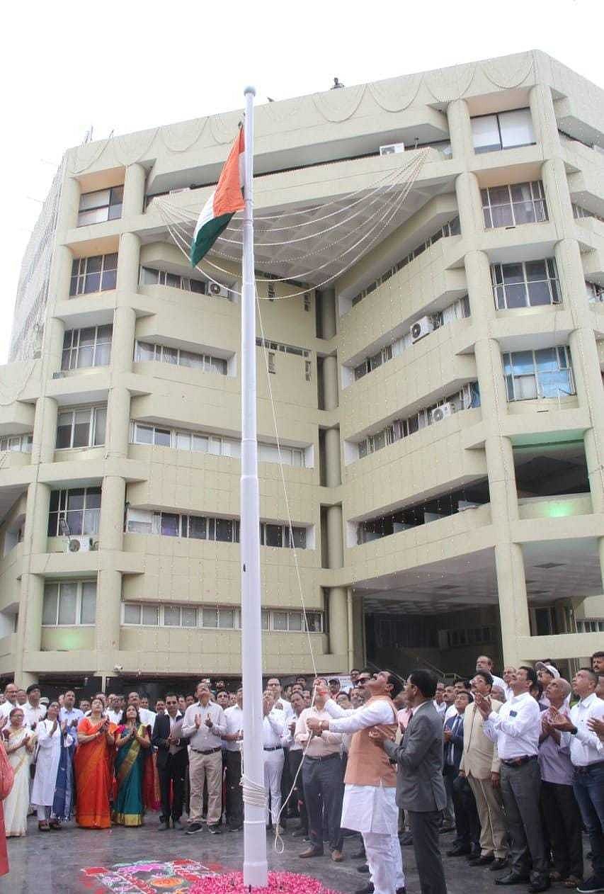Indore: Minister Tulsi Silawat Hoists Tricolour At RAPTC Ground On 77th ...