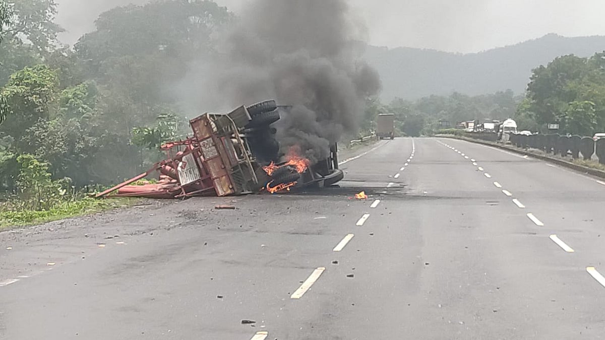 Palghar News: Truck Carrying Empty Hydrogen Cylinders Catches Fire On ...