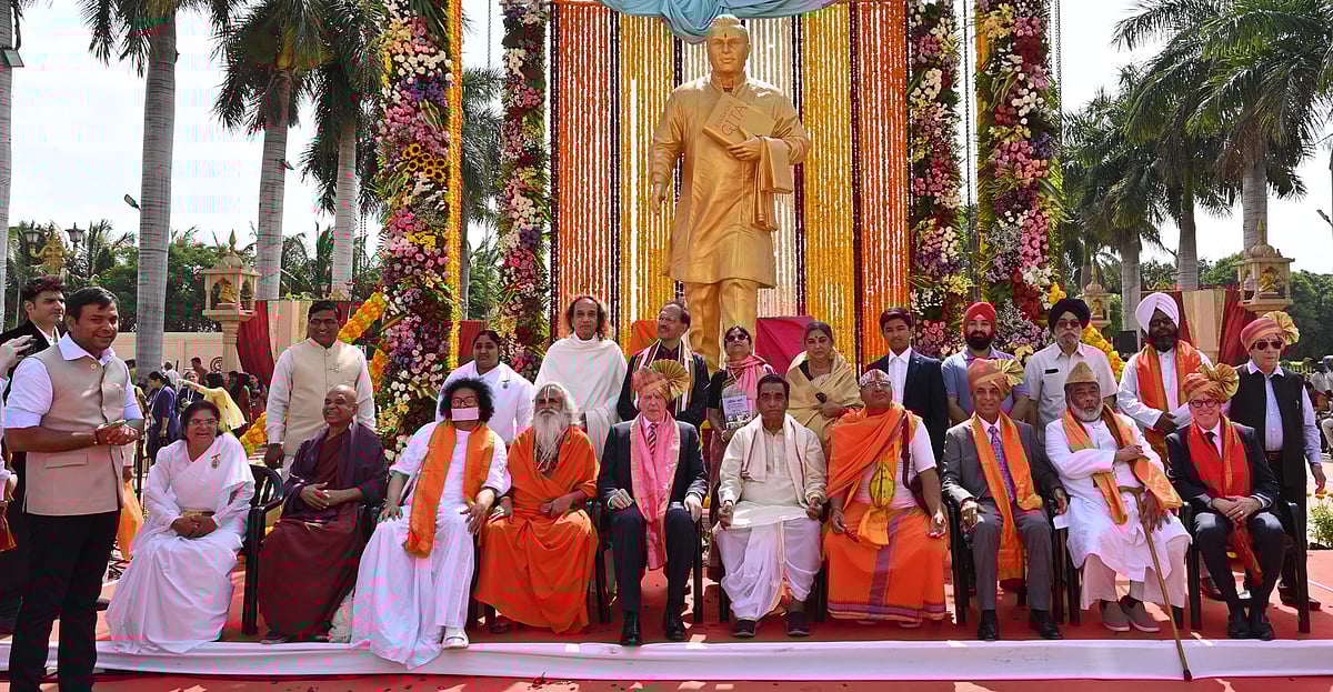 Pune: Dr Vishwanath Karad's Statue Unveiled At MIT In Loni Kalbhor