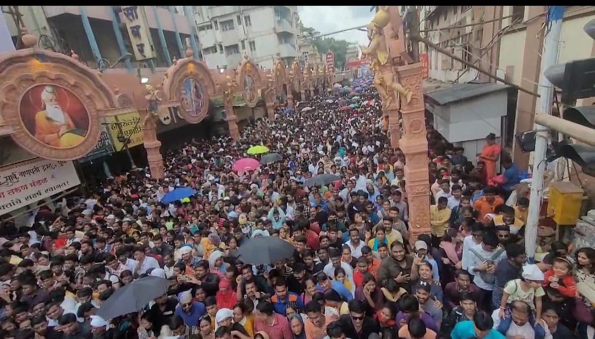 Pune: Sunday Sees Massive Crowd Of Devotees In City As Ganeshotsav ...
