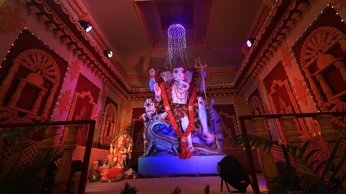 MP: Replica Of Kashi Vishwanath Temple Captivates Devotees In Sendhwa