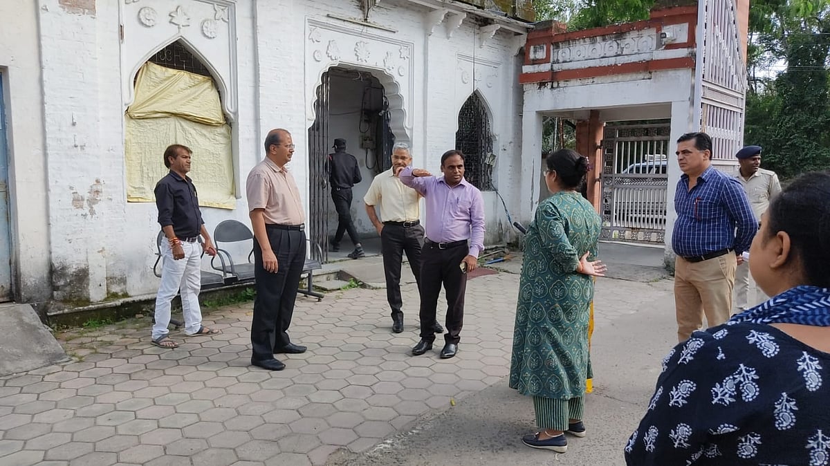 MP Election 2023: Police Commissioner, Collector Inspect Polling Booths