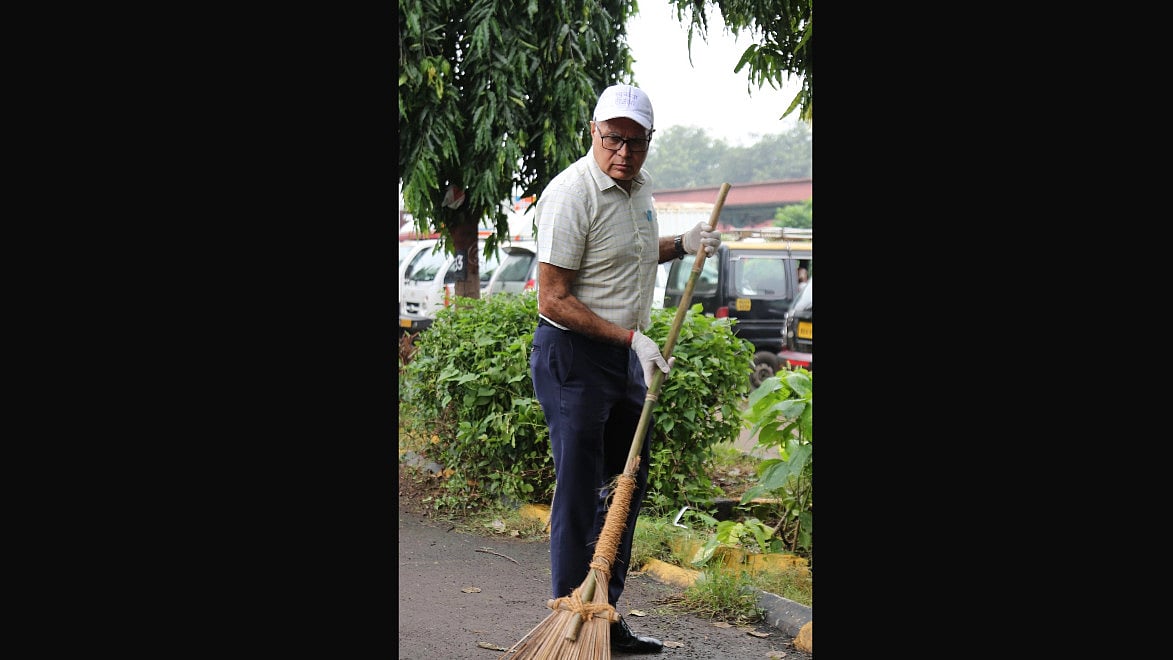Gandhi Jayanti 2023: Central Railway Leads Massive Shramdaan For ...