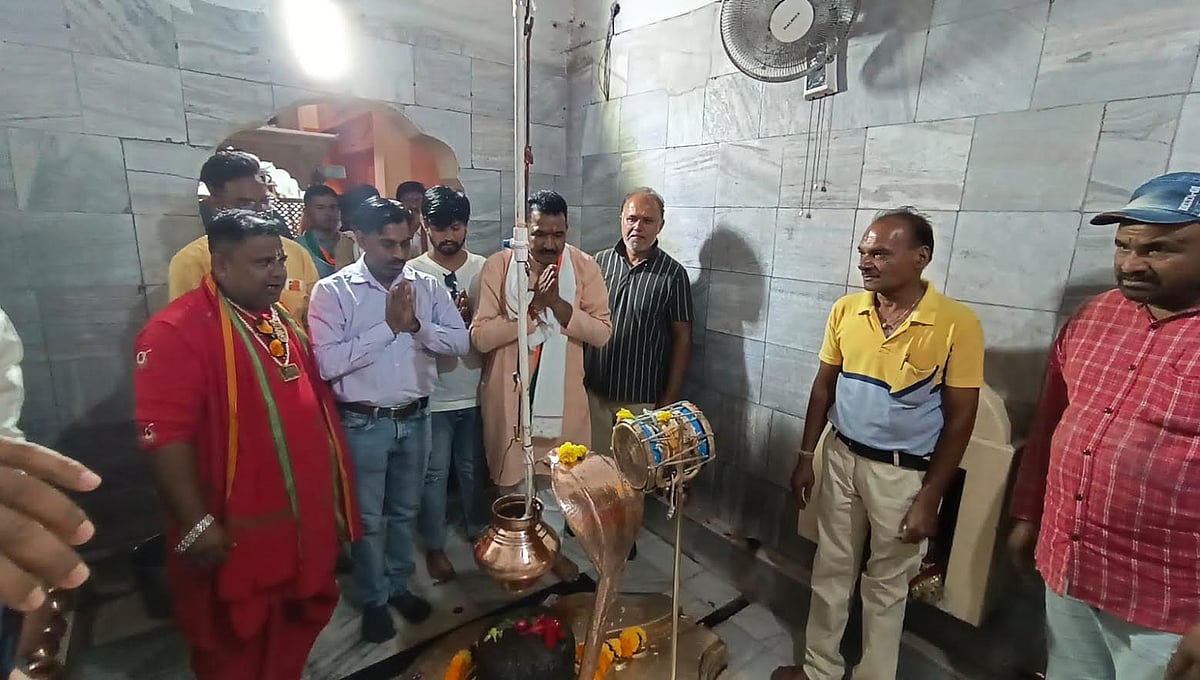 MP: Mandloi Embarks On Spiritual Journey As Workers Celebrate