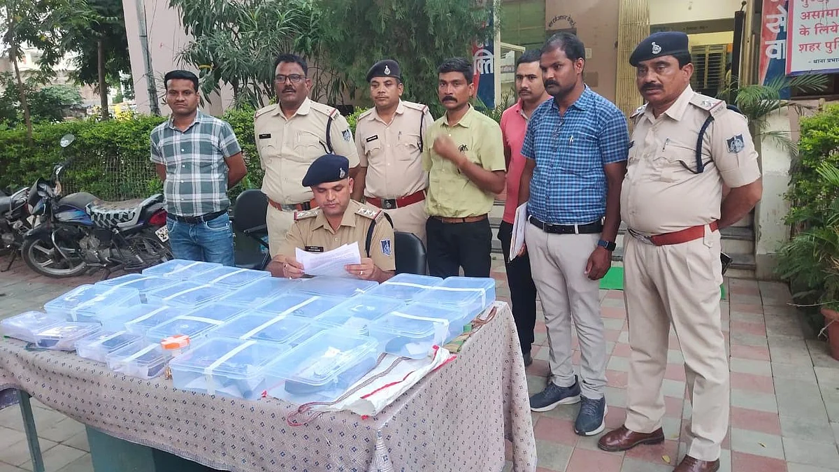 Mp Inter State Weapon Smuggling Module Busted 4 Held With Arms