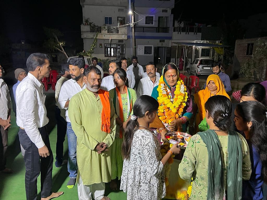 Madhya Pradesh: Maha Aarti Performed For Prabha’s Victory