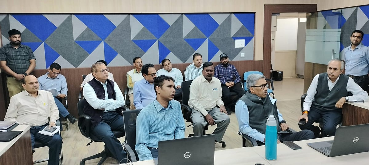 Indore: IMC Commissioner Holds Review Meeting For Employees' Salaries