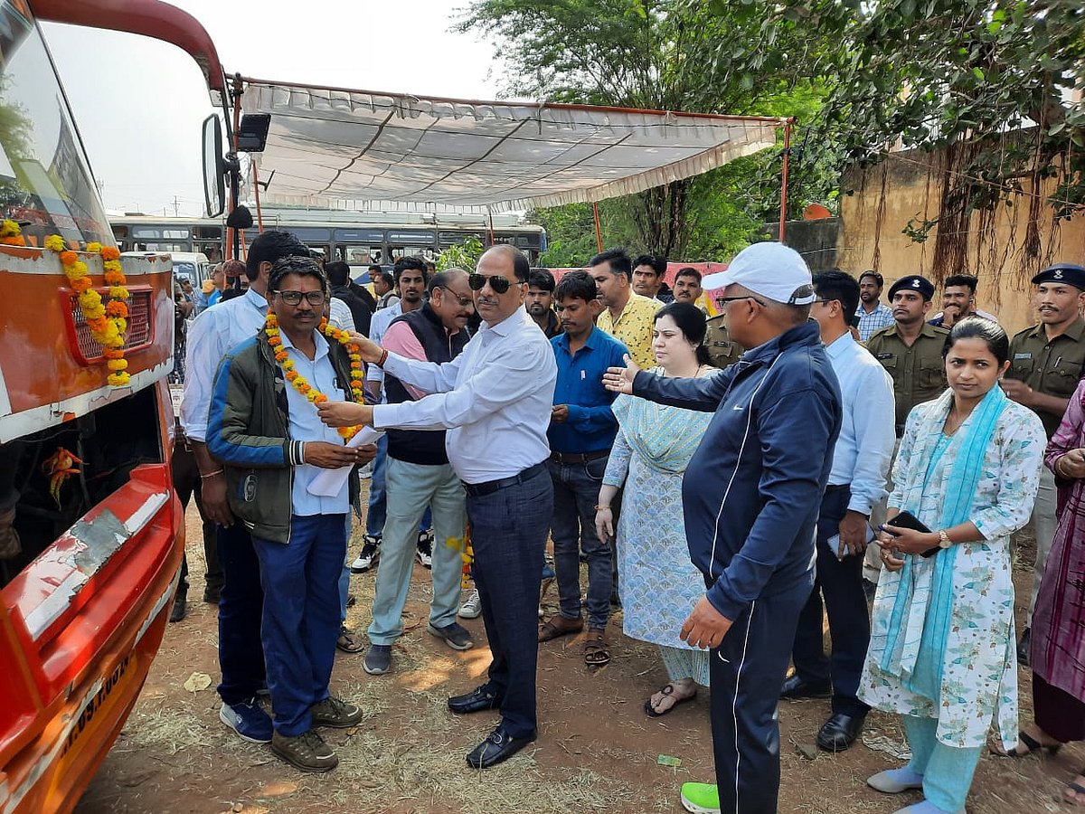 Madhya Pradesh: Voting Materials Distributed To All 610 Polling ...
