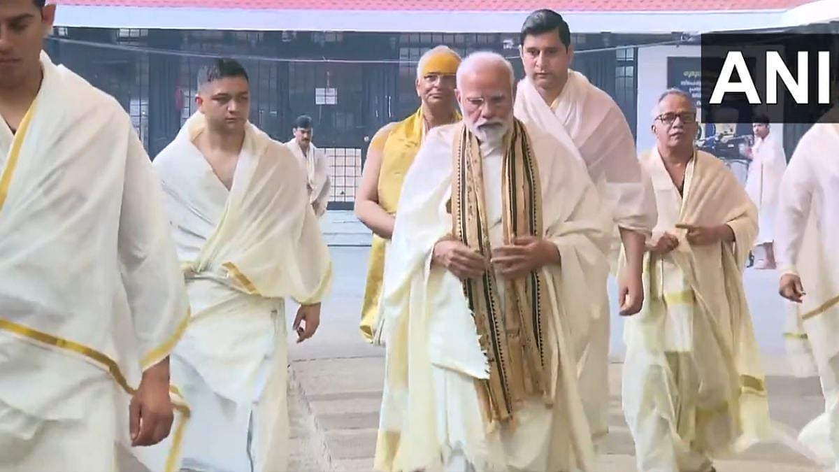 Viral Video Shows SPG Commandos With PM Modi In Dhoti At Kerala Temple ...