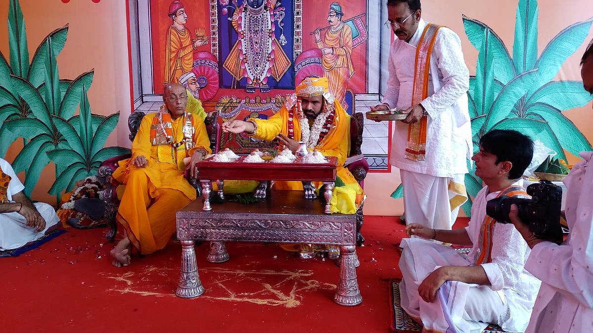 Mumbai: Devotees Gather At Santacruz's Vallabh Darshan Haveli Temple ...