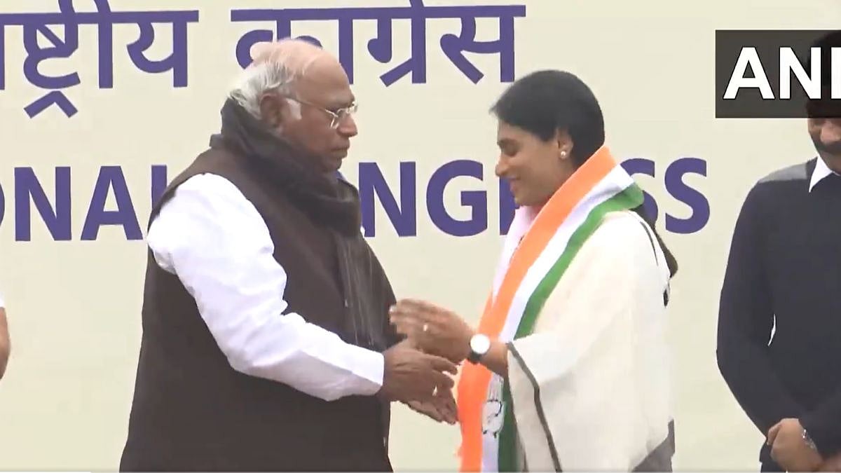 BREAKING: YSRTP Chief YS Sharmila Merges Her Party With Congress (Watch Video)