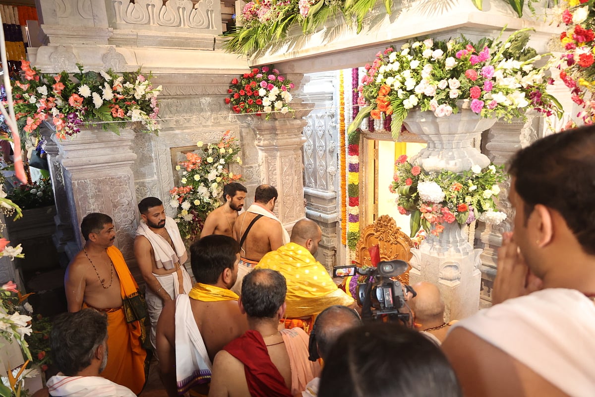 Mumbai: Walkeshwar Sri Kashi Math Inaugurates New Building, Preserving ...