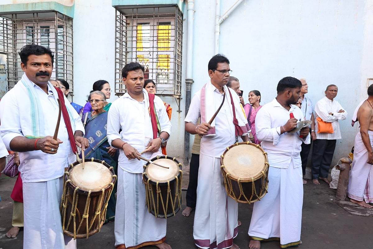 Mumbai: Walkeshwar Sri Kashi Math Inaugurates New Building, Preserving ...
