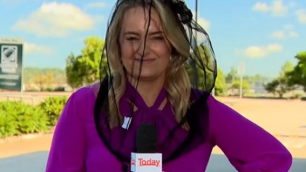 Australian Reporter Ends Up Slapping Herself In Face On Live TV While ...