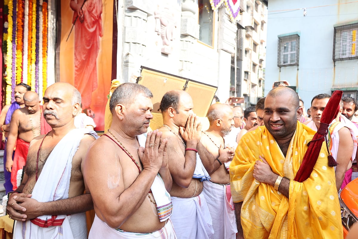 Mumbai: Walkeshwar Sri Kashi Math Inaugurates New Building, Preserving ...