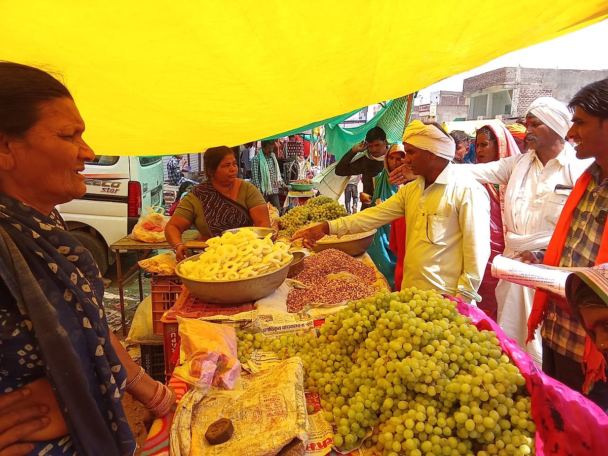 Madhya Pradesh: People Throng Bhagoriya Haat In Balwadi
