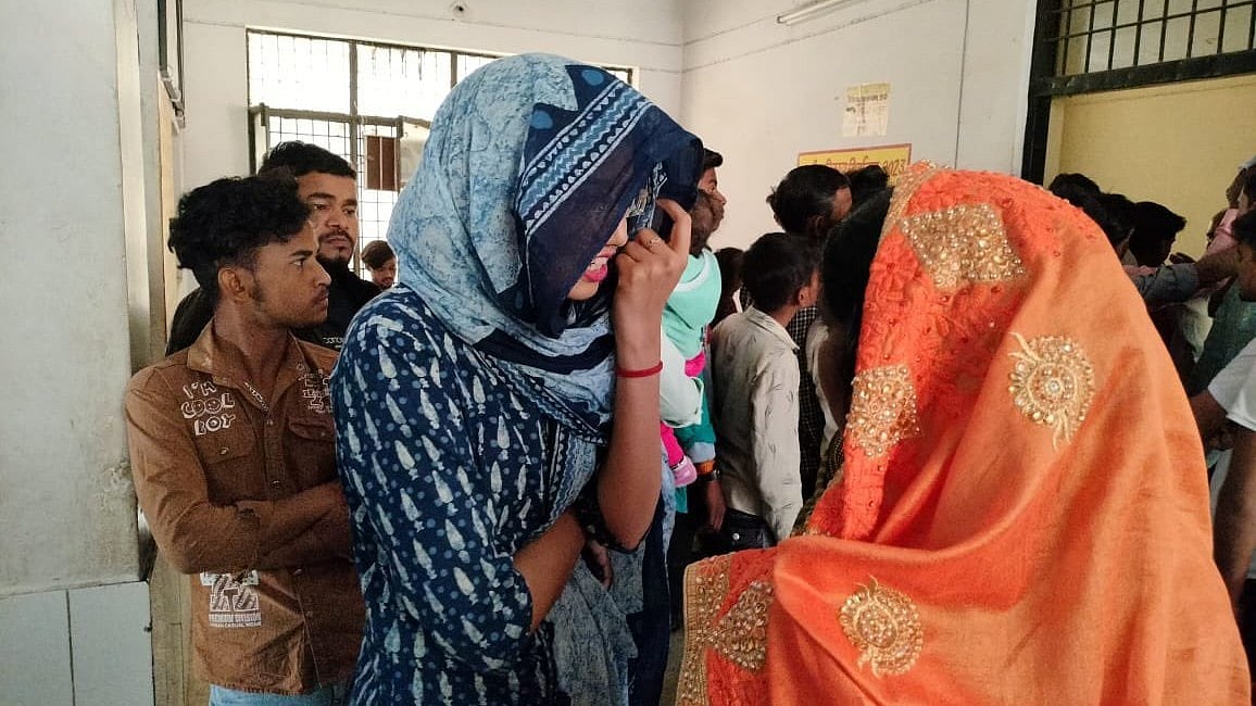 UP Viral Video: SDM Reaches Firozabad Hospital In Viel For Surprise Inspection, Discovers ...