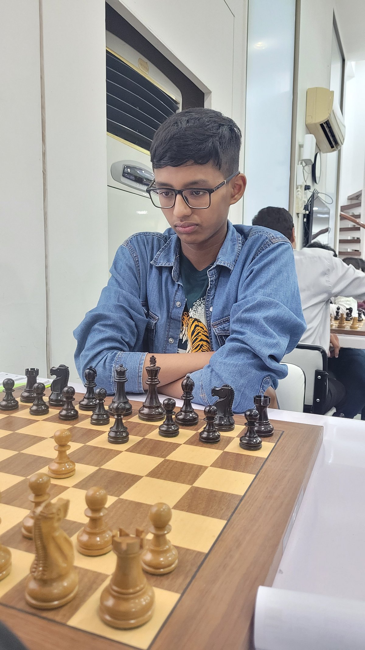360 One Wealth Grand Prix Chess Series: Ishan Roy Stuns Ram Vishal ...