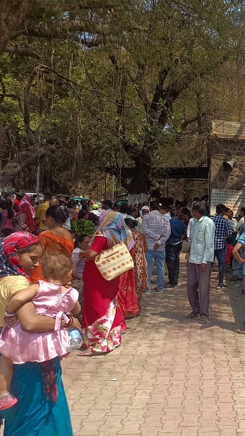 PHOTOS: Families Of Yerwada Inmates Sit On Road In Scorching Day Heat