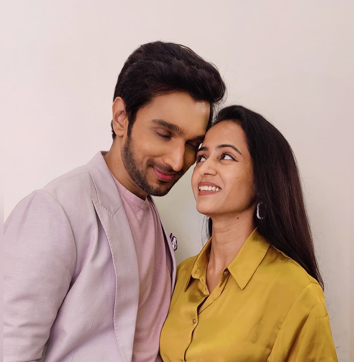 Who Is Bhamini Oza? All About Pratik Gandhi's Wife Who Is Set To Play ...