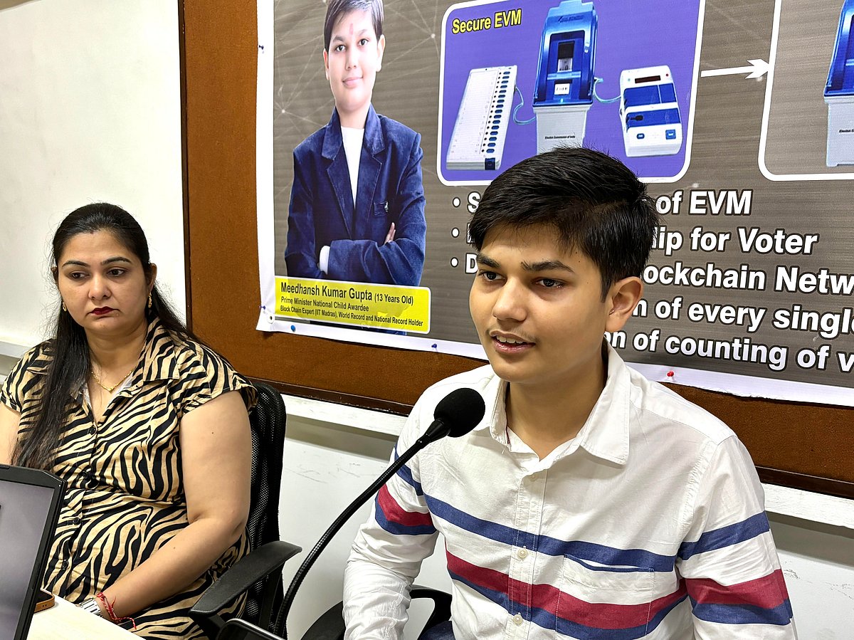 Mumbai: 14-Year-Old PM Awardee Develops Blockchain-Based EVM, Showcases ...