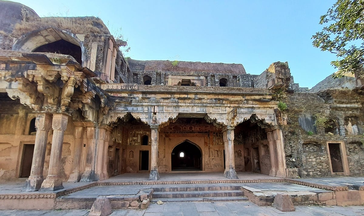 MP: Ginnorgarh Fort Located Inside Reserved Forest To Be Handed Over To ...